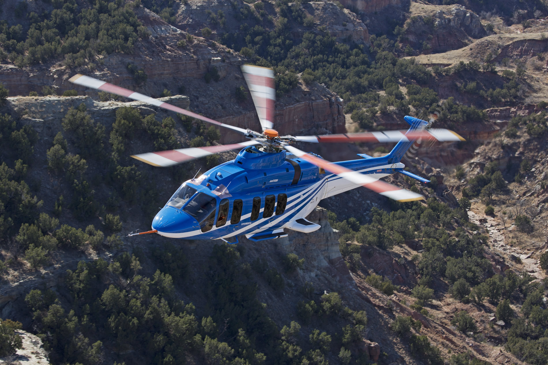 Bell Helicopter uvádí model 525 Relentless jako jedinečnou multifunkční ...